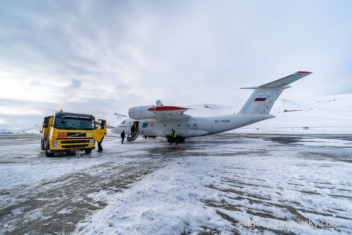 In the snow, via Barneo, to the North Pole we go! | Nota Bene: Eugene ...