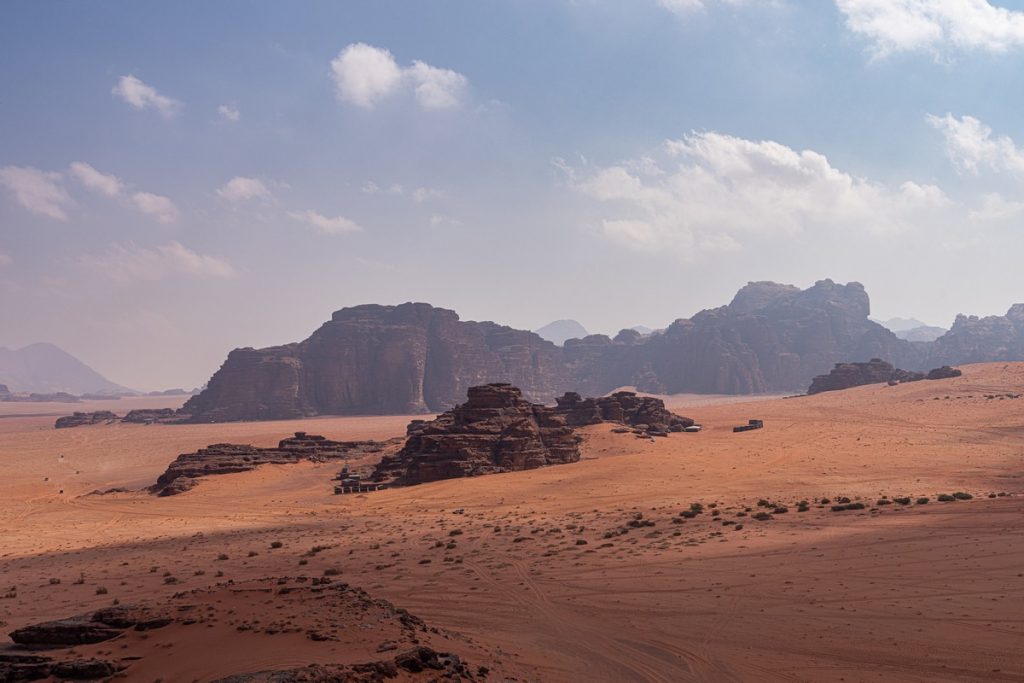 Wadi Rum: red rocks plus red desert minus the Martians. | Nota Bene ...