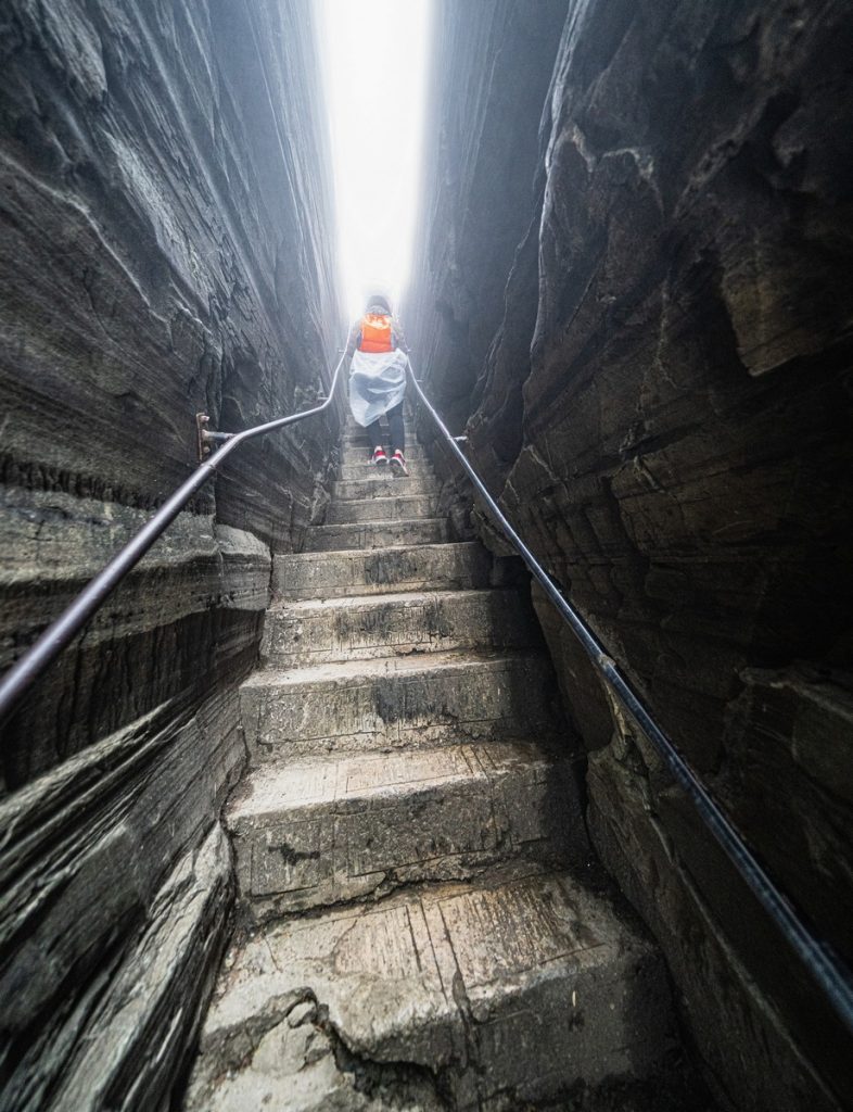 The sacred Mount Fanjing and its impossibly-perched Buddhist temple(s ...