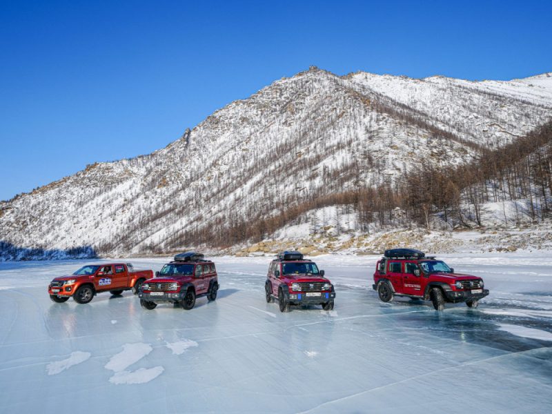 Yakutian winter roads, photoshoots on frozen rivers, and 4×4 and other ...