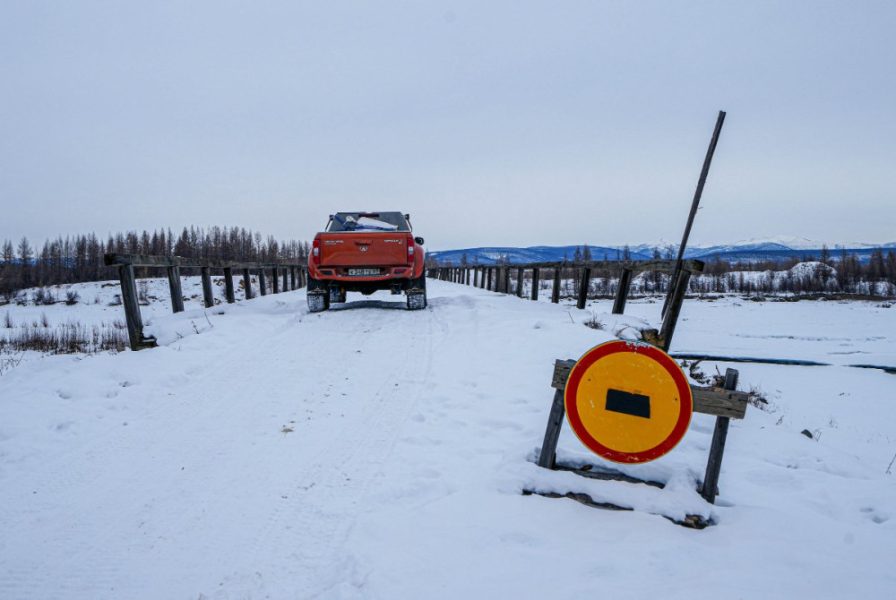 Yakutian winter roads, photoshoots on frozen rivers, and 4×4 and other ...