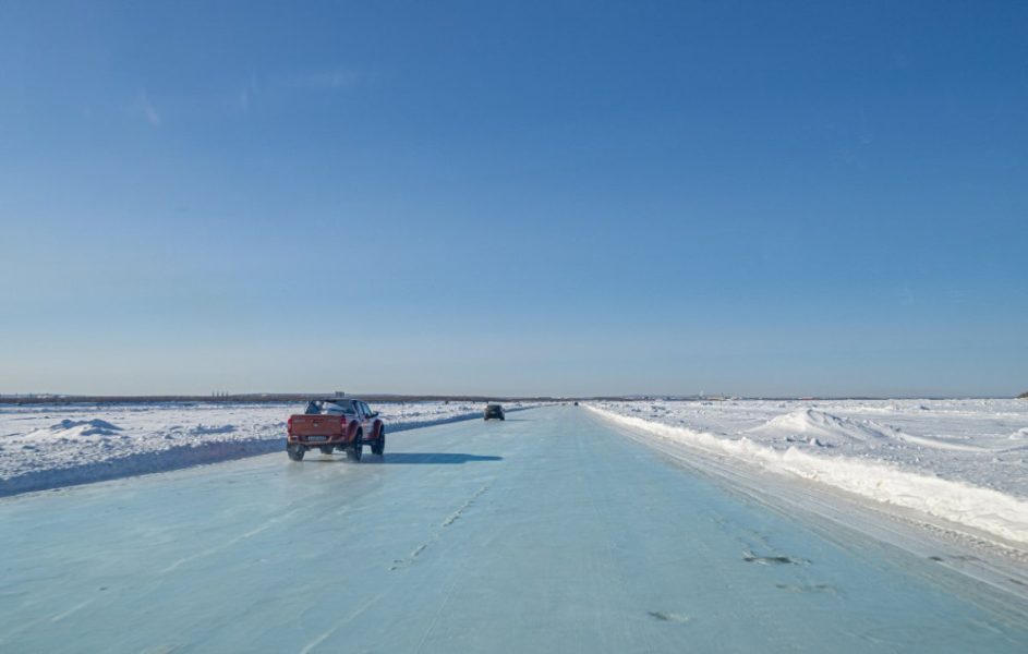 Yakutian winter roads, photoshoots on frozen rivers, and 4×4 and other ...