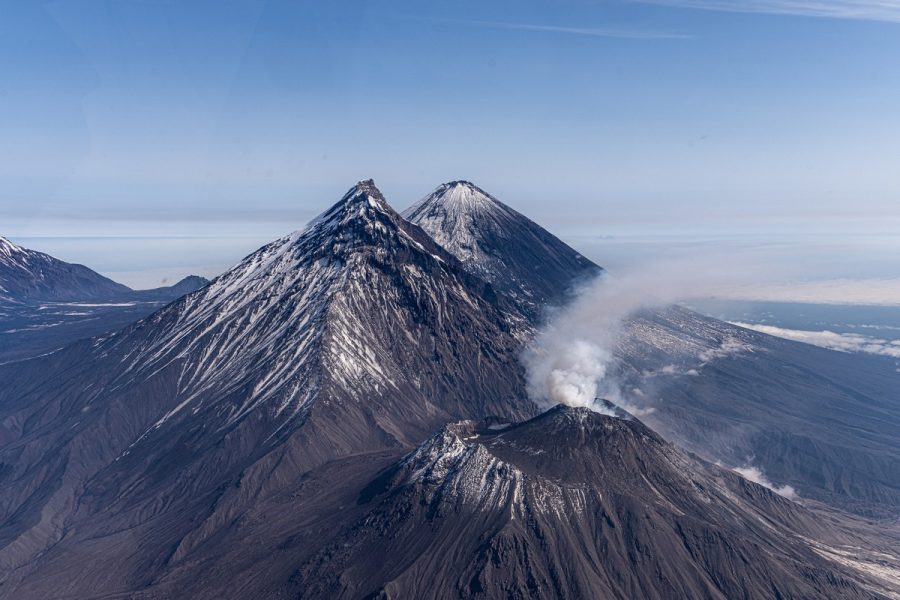 Three volcanoes at Klyuchevskaya, Kamchatka. | Nota Bene: Eugene ...